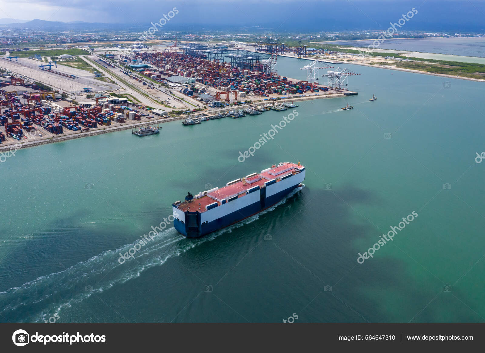Car Carrier Sailing Green Sea International Shipping Container Port ...