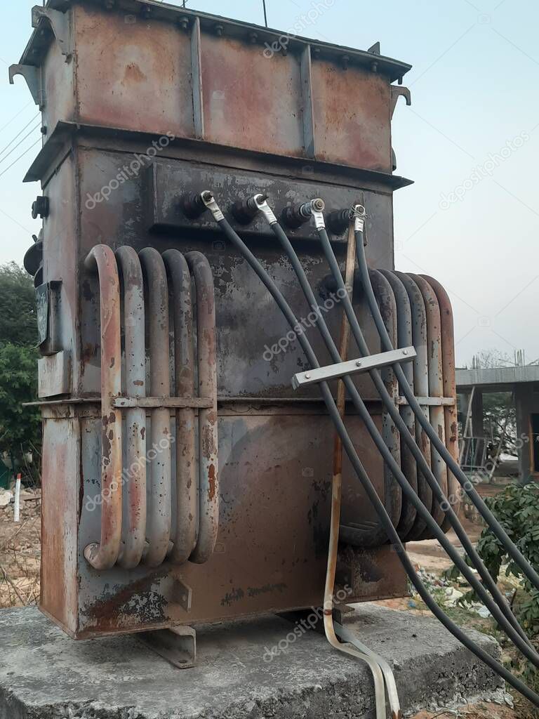 Un transformador eléctrico o un equipo 2022