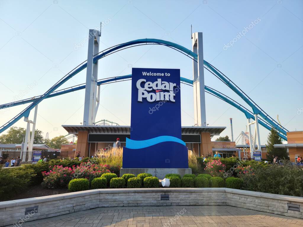 SANDUSKY, OH, USA - 20 de AGOSTO de 2021: La entrada de Cedar Point con ...