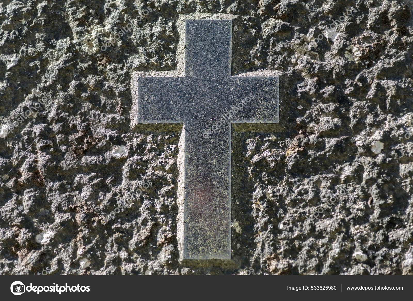 Primer Plano Símbolo Cruz Lisa Cincelado Una Lápida Superficie Rugosa ...