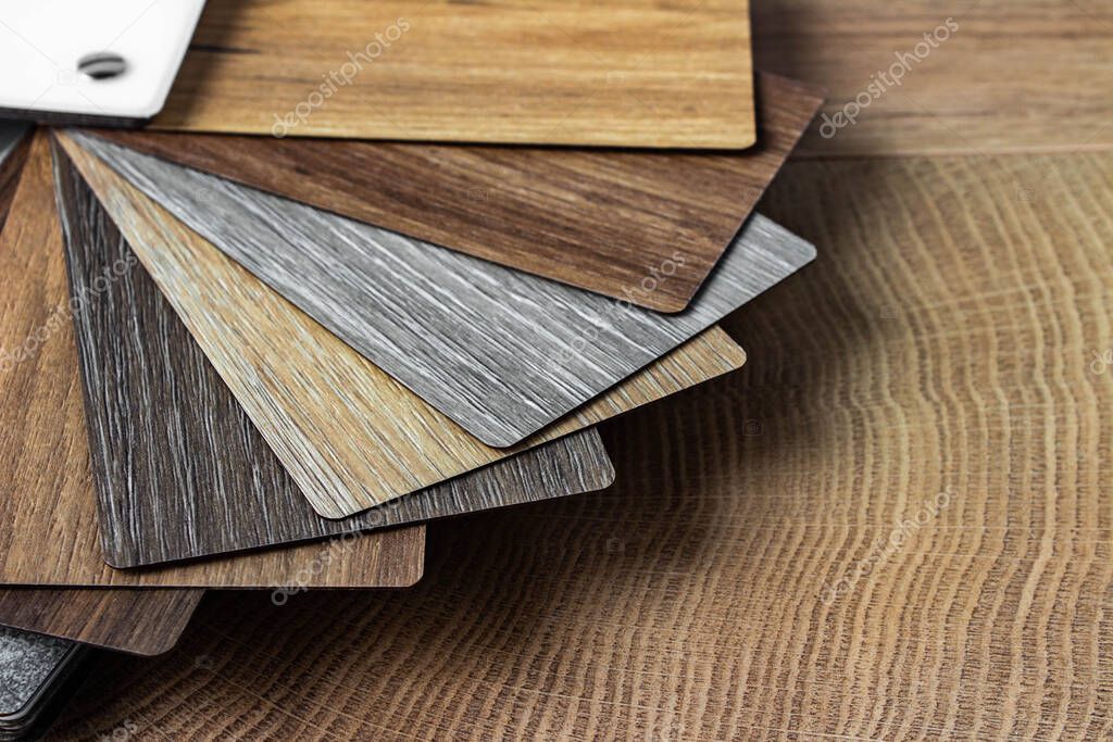 Muestra de aglomerado laminado de madera para el diseño de muebles ...