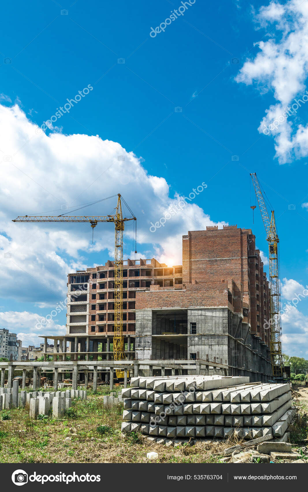 Extensive Scaffolding Providing Platforms Work Progress New Apartment ...