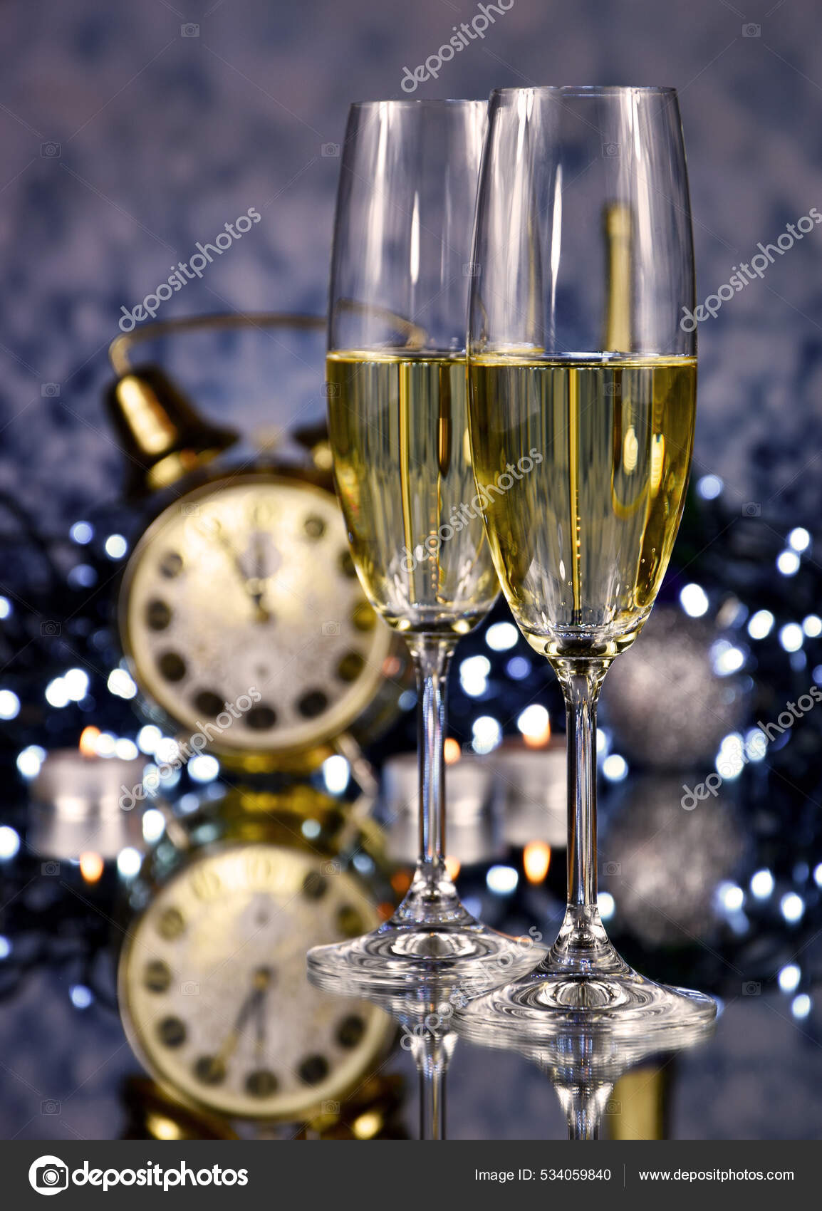 Dos Copas Champán Fiesta Año Nuevo Imágenes Fondo Brillante Dorado ...