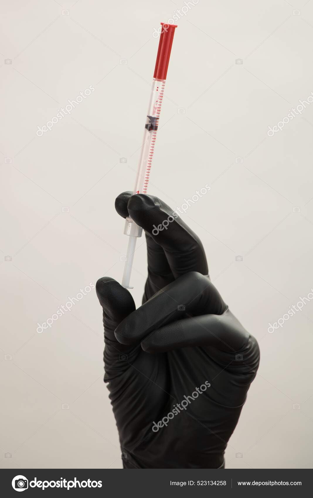 A hand in a black glove holds an injection syringe — Stock Photo ...