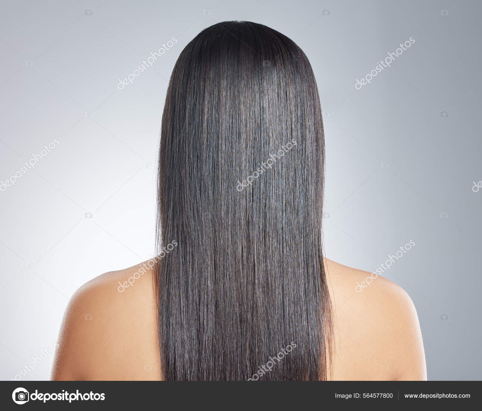 Cabello liso muerto es fácil de manejar. Fotografía de una mujer ...