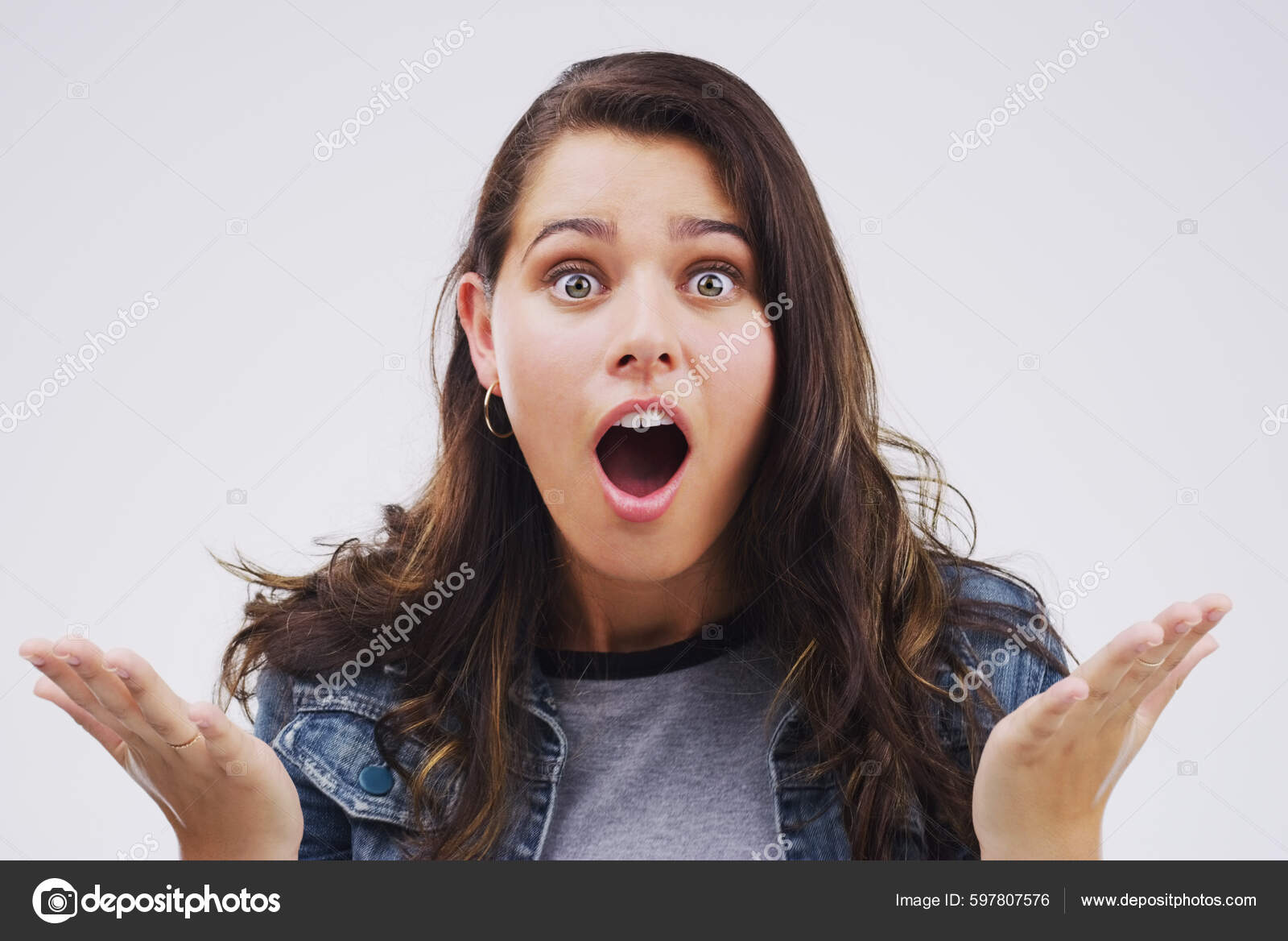 How Could Happen Studio Portrait Attractive Young Woman Looking Shocked ...