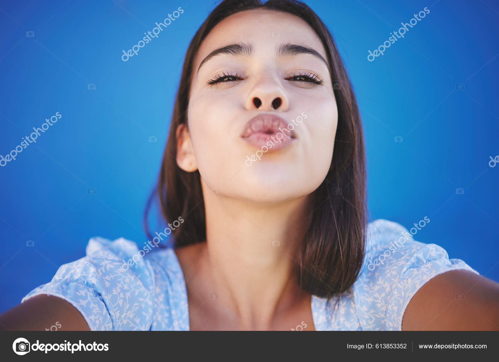 Aggregate More Than 187 Kiss Pose Selfie Best Nanoginkgobiloba Vn