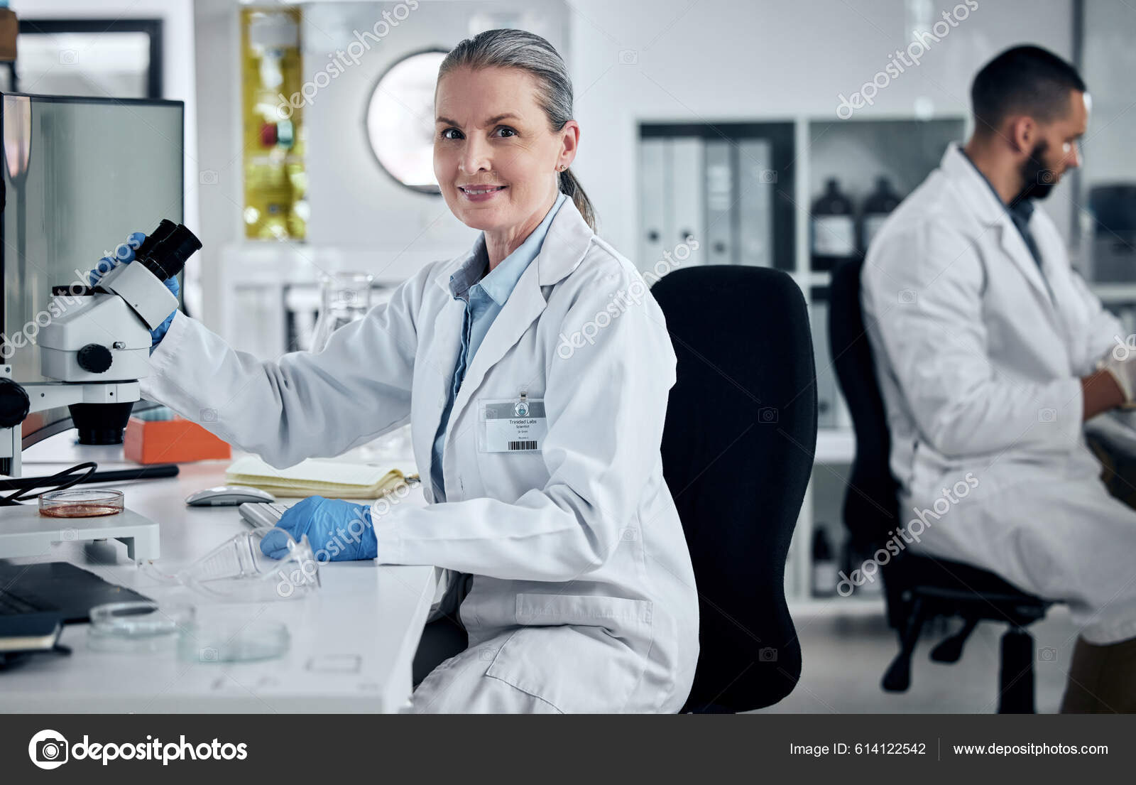 Science Lab Research Innovation Analysis Cure Development Woman ...