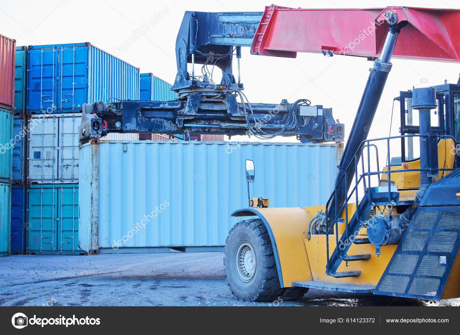 Logistics Container Truck Moving Cargo International Global Shipping ...