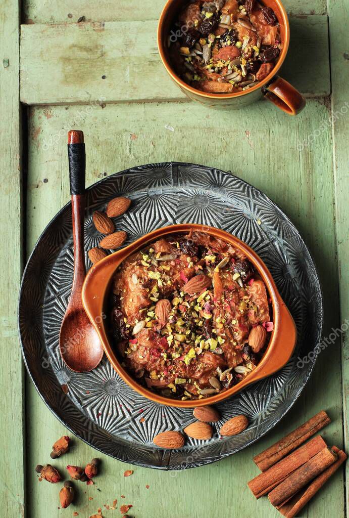 Om Ali o Um Ali, pan tradicional árabe o pudín de croissant con ...