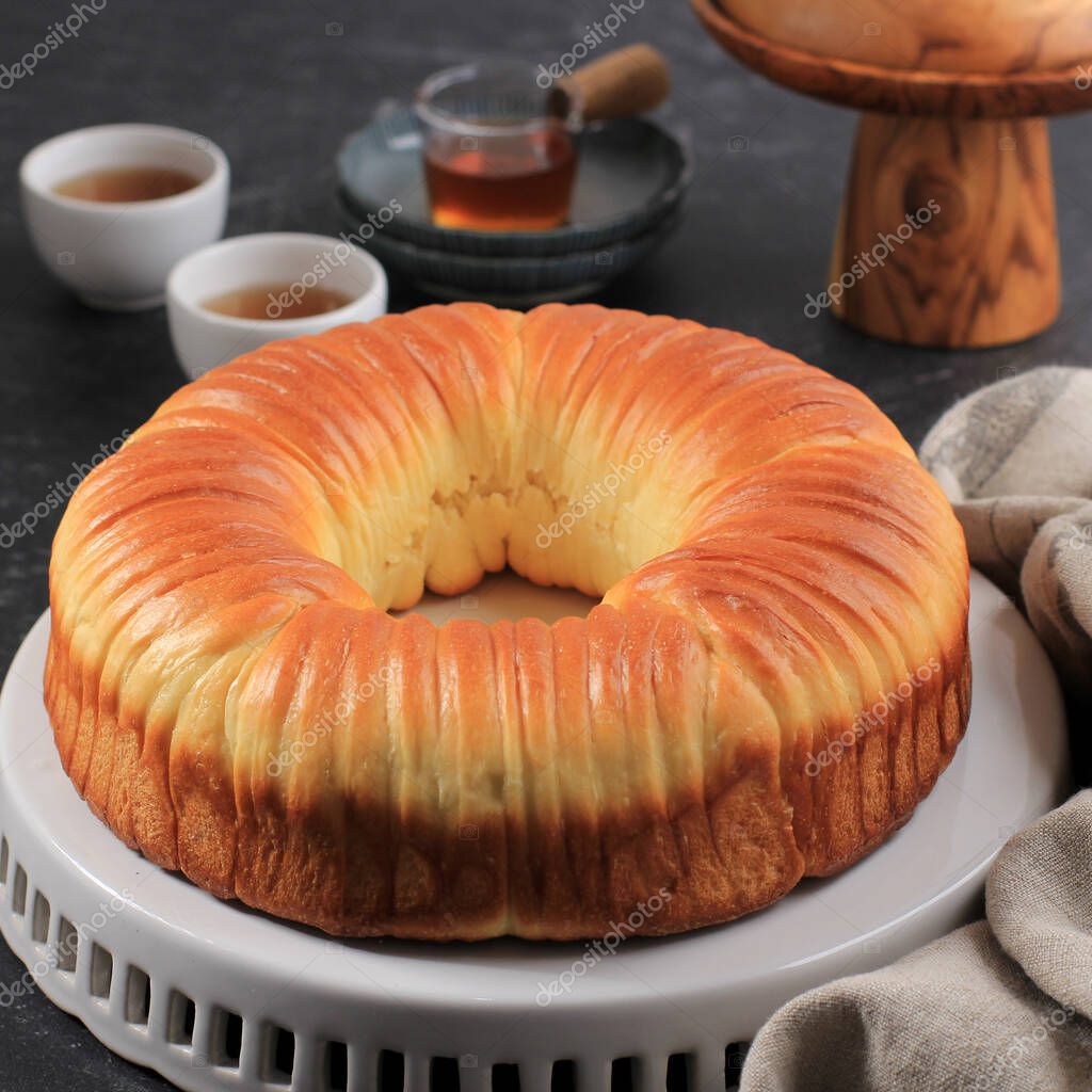 Enfoque selectivo del pan de rollo de lana, un pan Brioche viral de ...