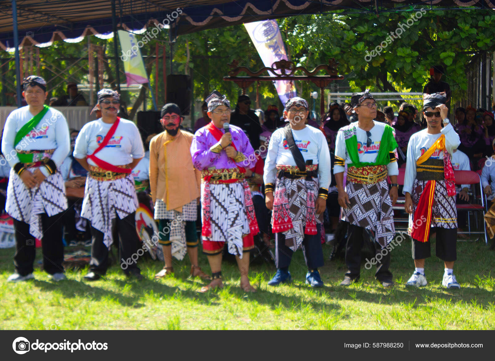 Yogyakarta Indonesia May 2019 Breaking Jathilan Dancing Tari Jatihilan ...
