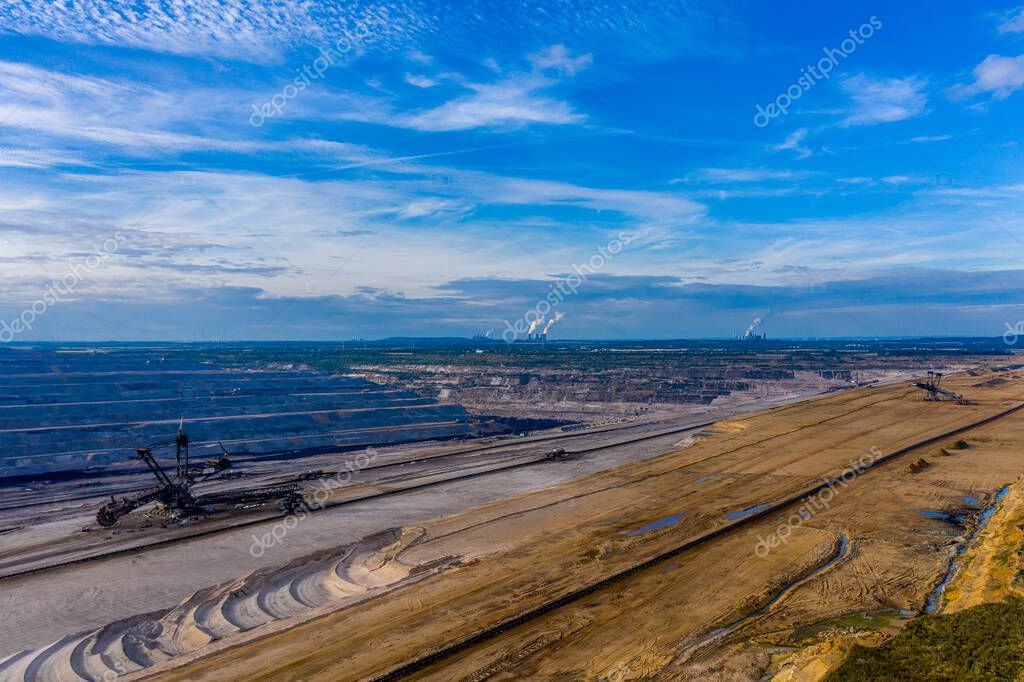 Vista panorámica de la mina de superficie de Hambach y el bosque de ...