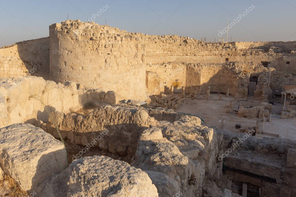 Monte Herodión y las ruinas de la fortaleza del rey Herodes dentro de ...