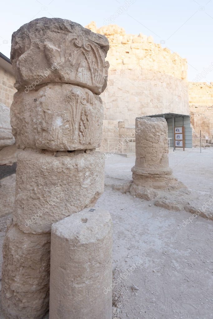 Monte Herodión y las ruinas de la fortaleza del rey Herodes dentro de ...