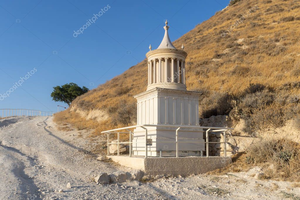 Monte Herodión y las ruinas de la fortaleza del rey Herodes dentro de ...