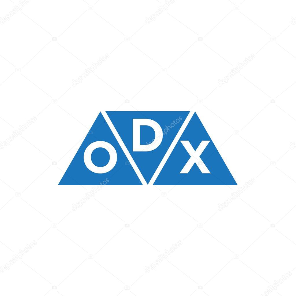Dise o del logotipo en forma de tri ngulo DOX 3 sobre fondo blanco. DOX iniciales creativas ...