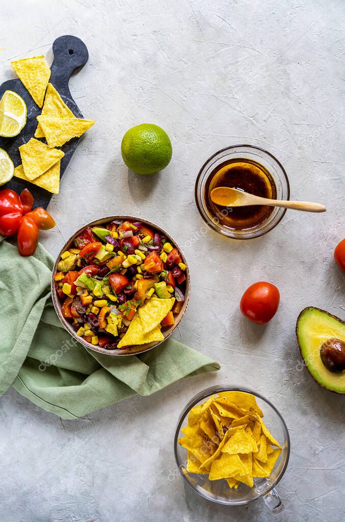 Ensalada tradicional mexicana de verduras. caviar de vaquero en un ...
