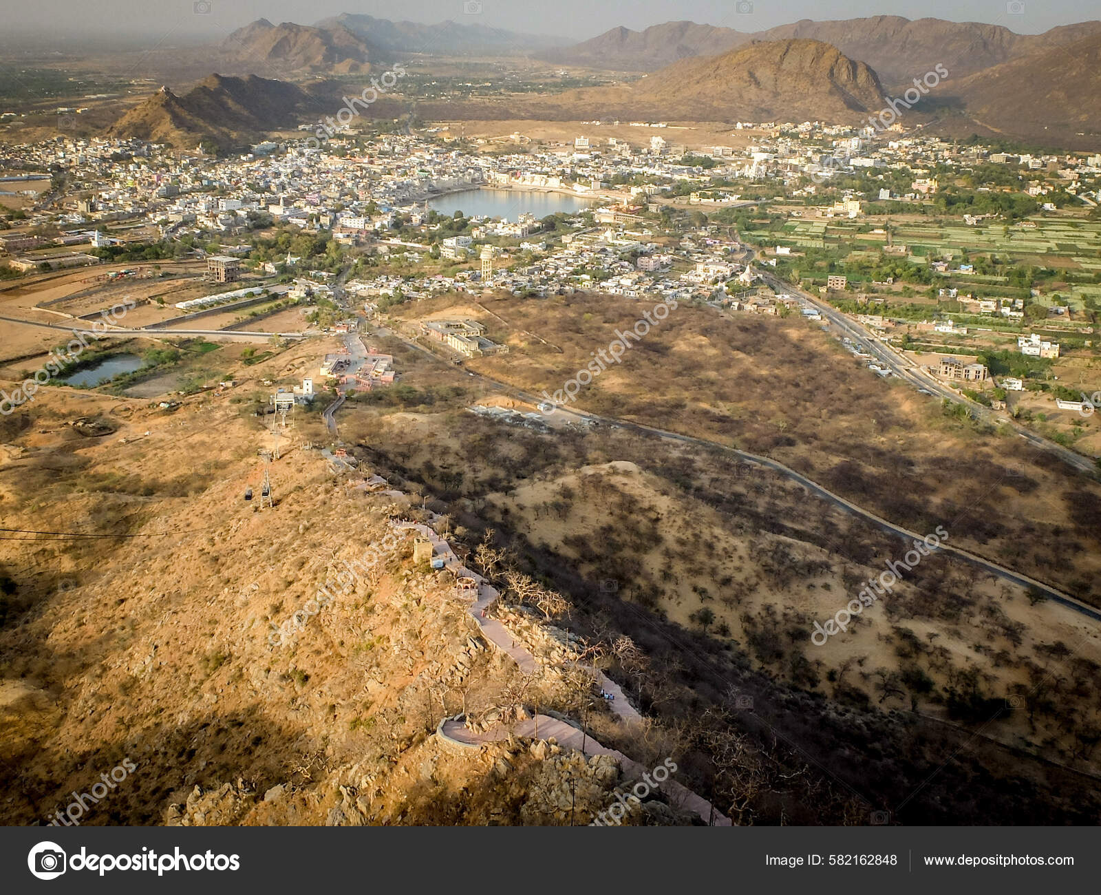 Der Pushkar See Der Ferne Während Der Lange Weg Vom – Stockfoto © neil ...