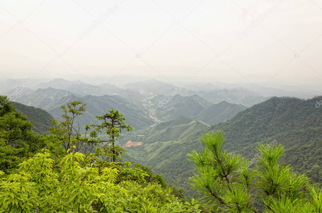Las montañas de Tian Mu ubicadas en la provincia de Zhejiang, China ...