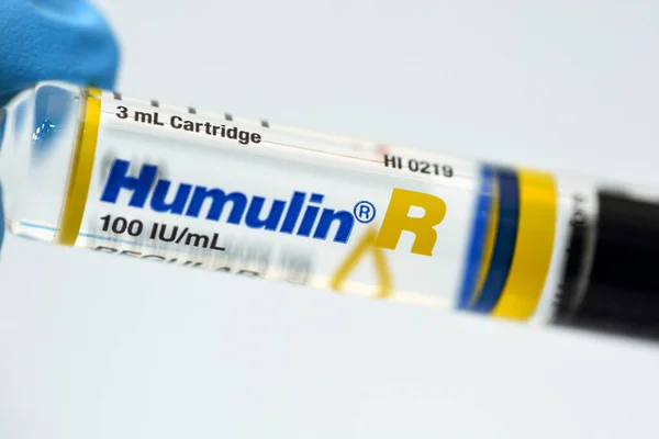 Cairo, Egipto, 2 de enero de 2022, Humulin R insulina humana rDNA 100 UI solución inyectable ...