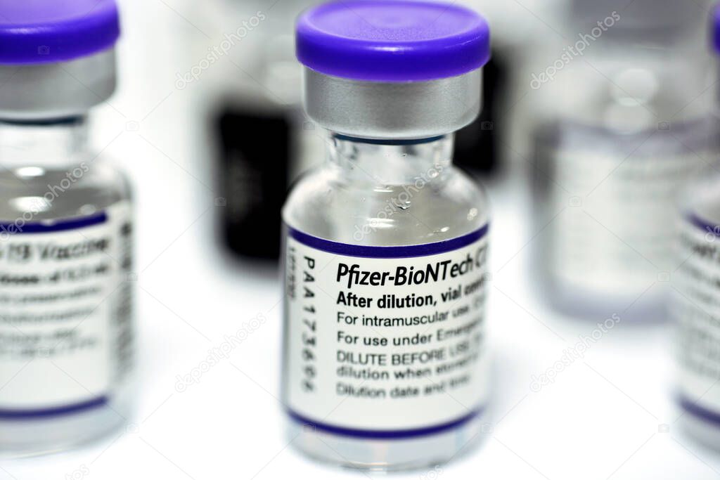 El Cairo, Egipto, 10 de noviembre de 2021: Vacuna Pfizer-BioNTech COVID ...