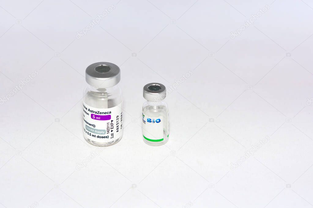 El Cairo, Egipto, 10 de junio de 2021, Covid-19 AstraZeneca Vacuna vial ...