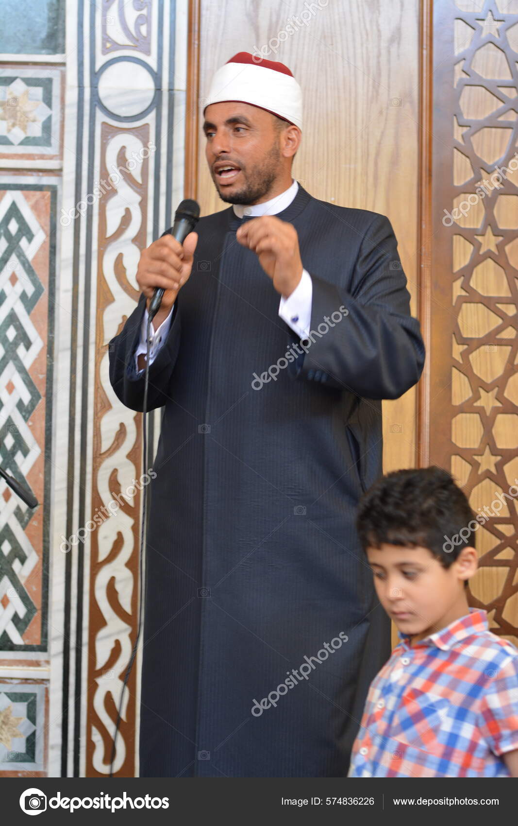 Cairo Egypt May 2022 Mosque Preacher Imam Performs Religious Khutbah ...