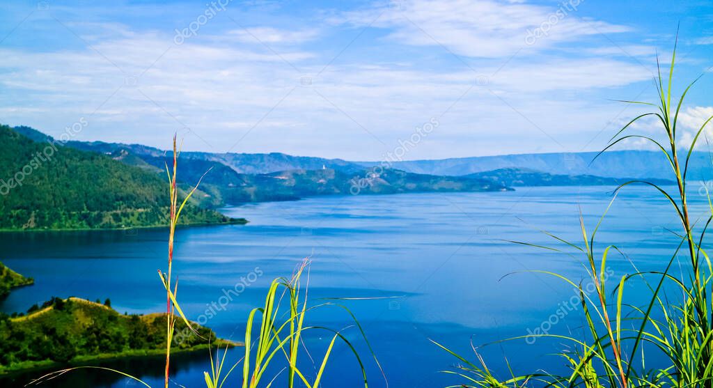 La belleza del lago Toba, que es un lago de caldera, proviene de una ...
