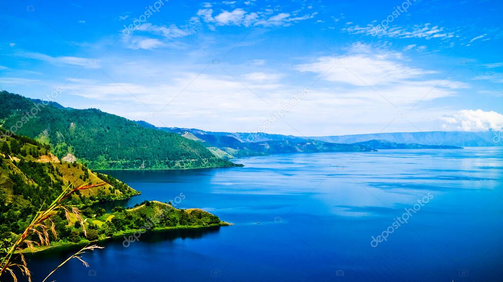 La belleza del lago Toba, que es un lago de caldera, proviene de una ...