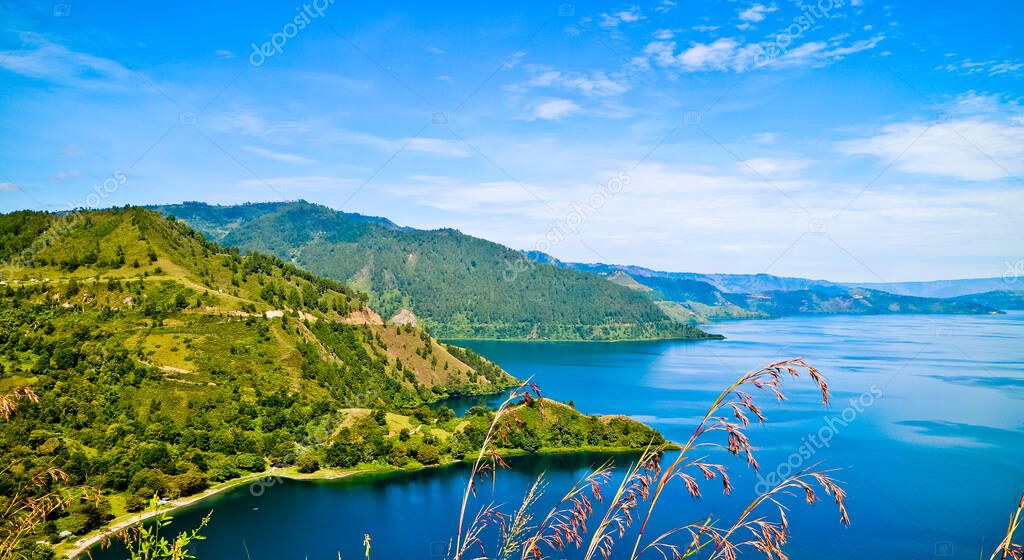 La belleza del lago Toba, que es un lago de caldera, proviene de una ...