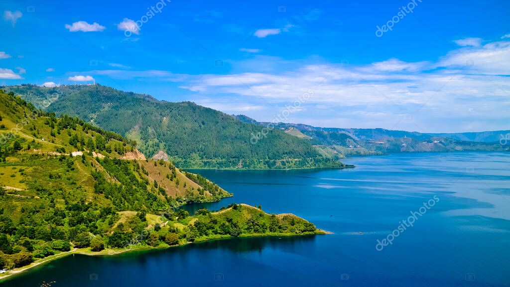 La belleza del lago Toba, que es un lago de caldera, proviene de una ...