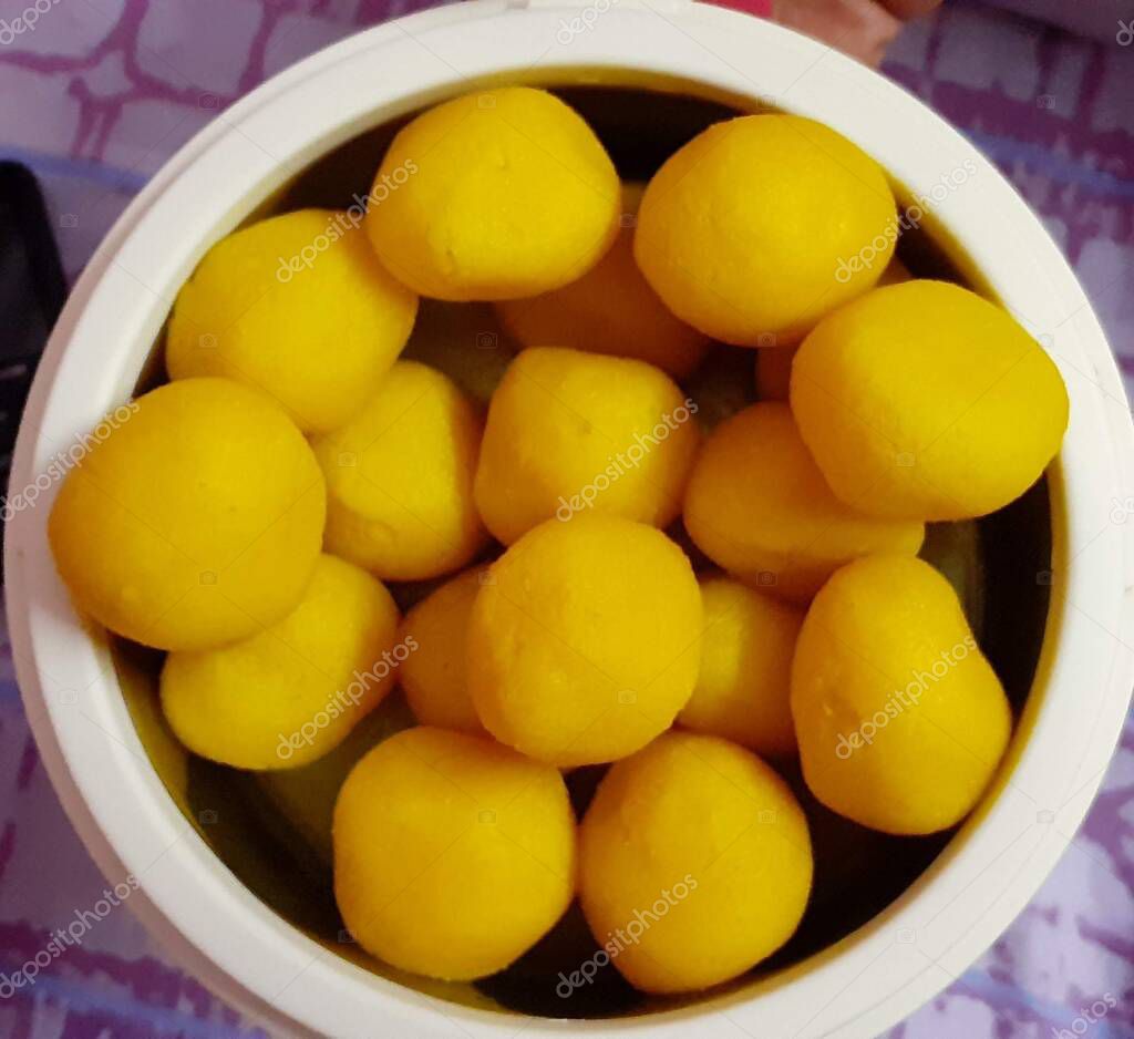 Rasgulla de color naranja o Kamola Bhog es un tipo de dulces indios y ...