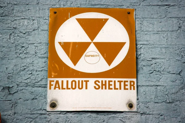 Signe de fallout shelter Stock Photos, Royalty Free Signe de fallout ...