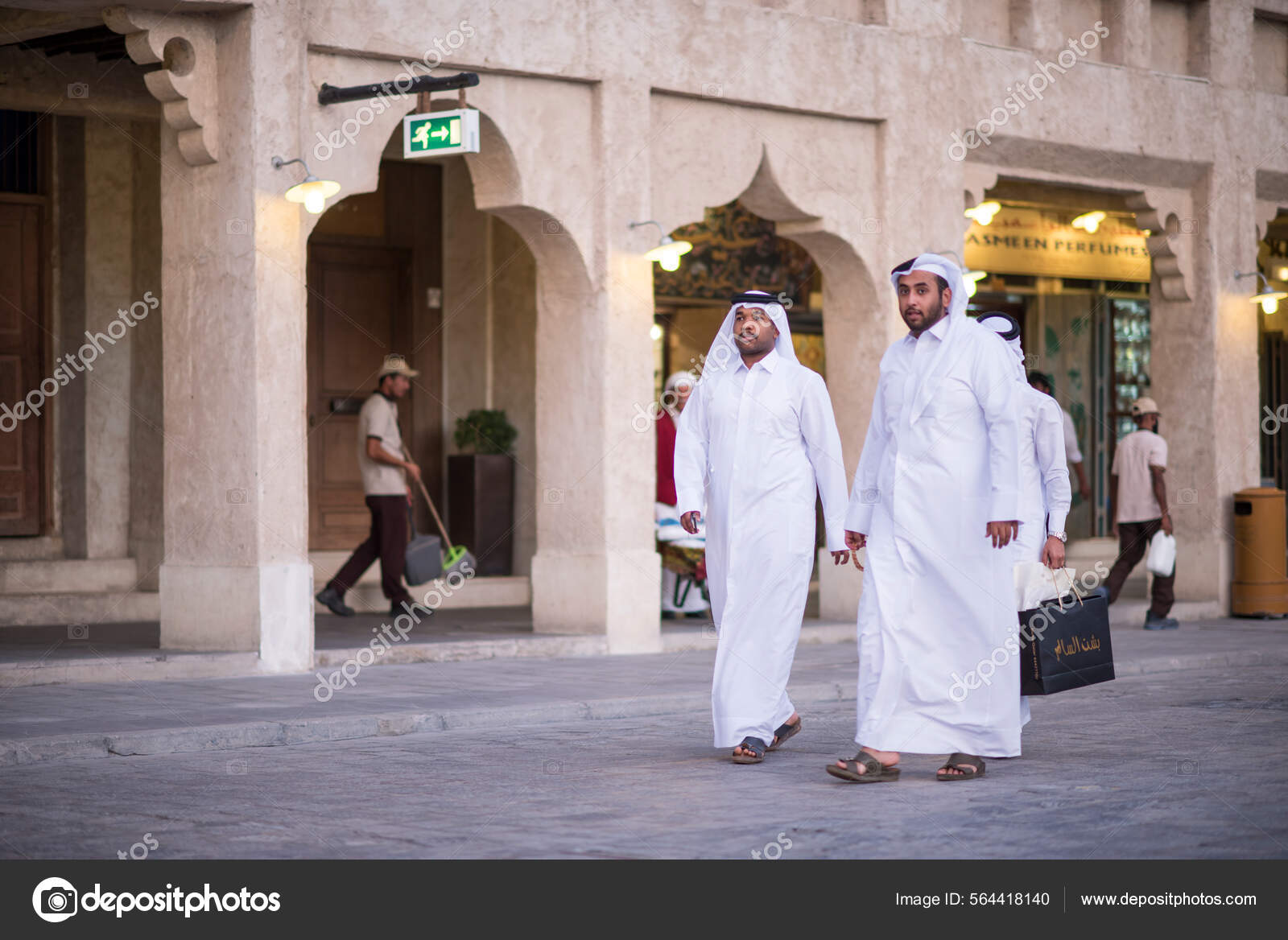 Doha Qatar April 2022 Qatari Locals Traditional Attire Hang Out — Stock ...