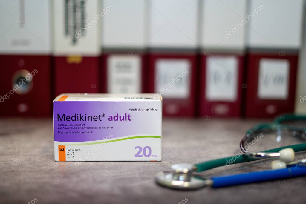 Una caja de medicamentos de Medikinet que contiene metilfenidato para ...