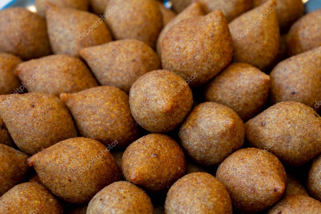 Kibbeh frito o bolas de kibbe comida árabe tradicional. 2022
