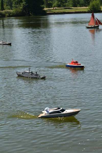 Model boat race images libres de droit, photos de Model boat race ...