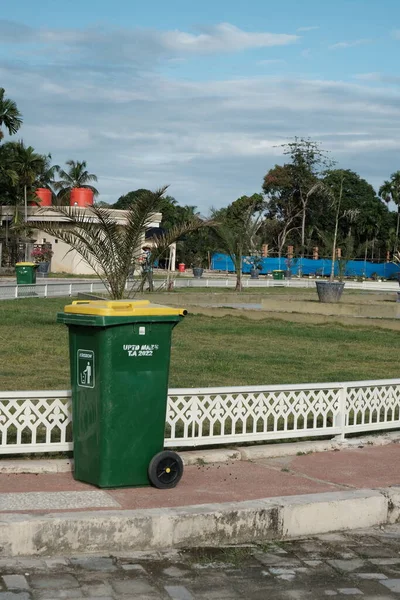 Basura parque fotos de stock, imágenes de Basura parque sin royalties ...