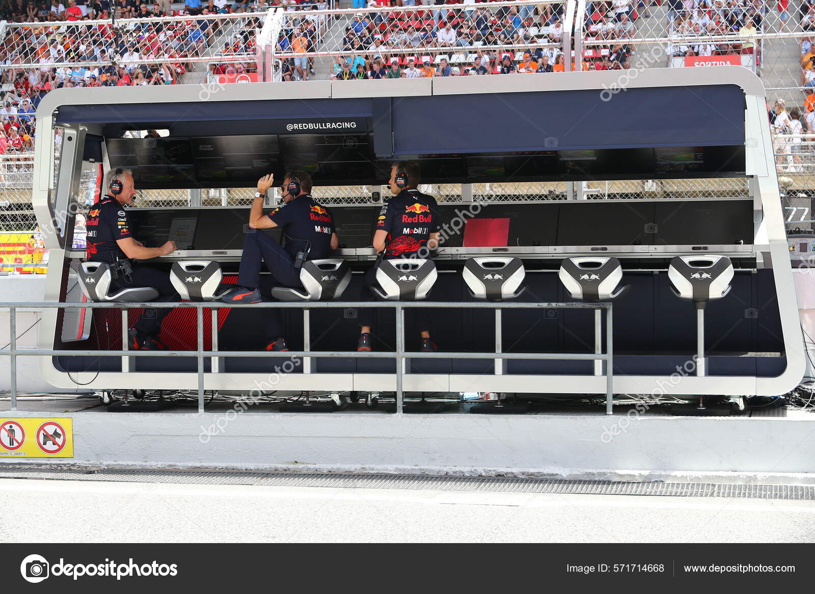 Oracle Red Bull Racing Pitwal – Stock Editorial Photo © demarco.alessio ...
