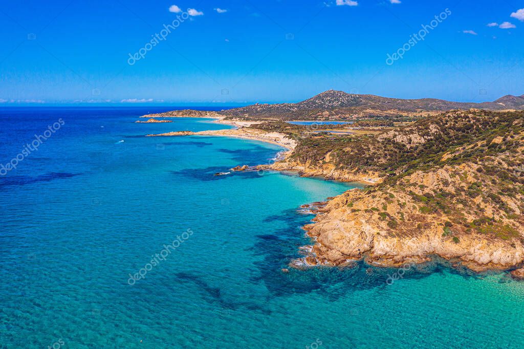 Panorama de las maravillosas playas de Chia, Cerdeña, Italia. Vista de ...