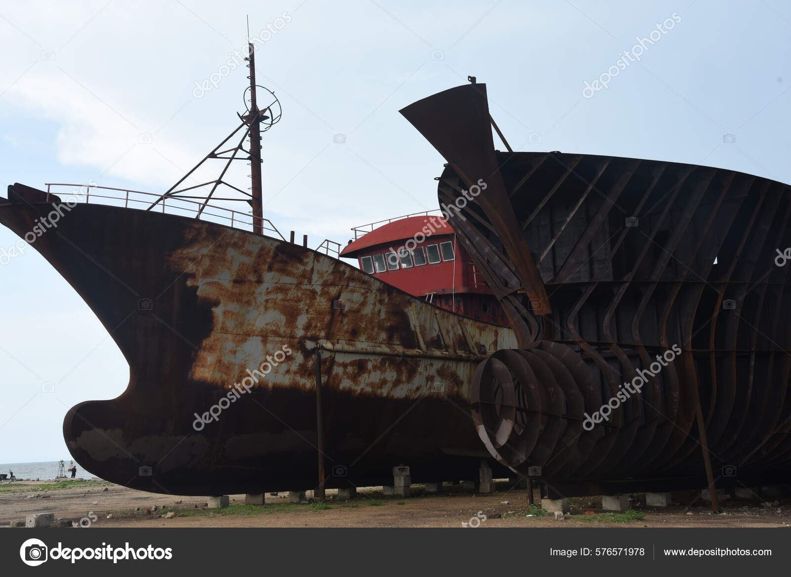 Old Huge Ship Shore Daylight — Stock Photo © wirestock_creators #576571978