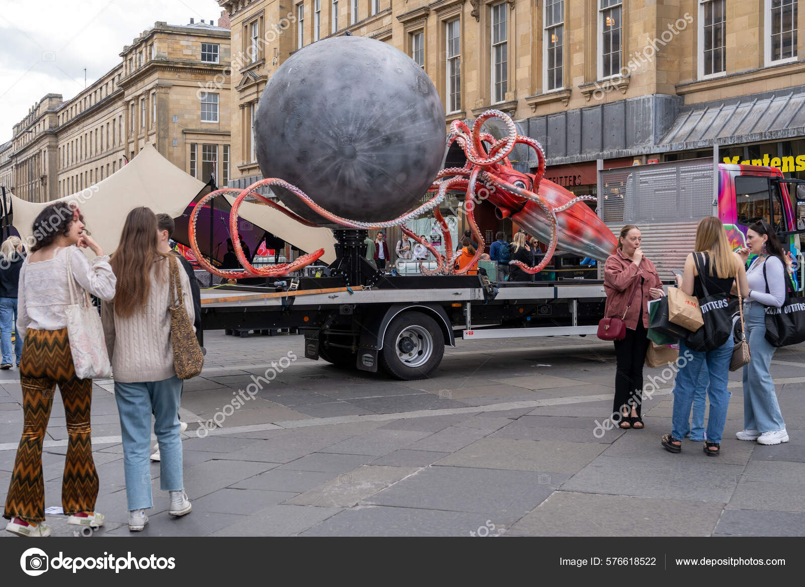 Rotating Sculpture Moon Back Squid Tour Moon Visiting Festival ...