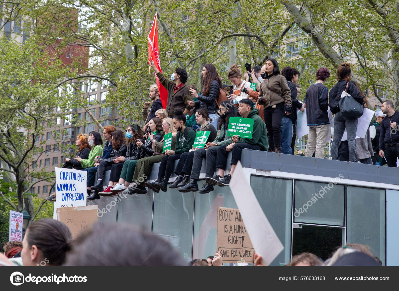 Crowd Holding Cardboard Sign Foley Square New York Usa 2022 — Stock ...