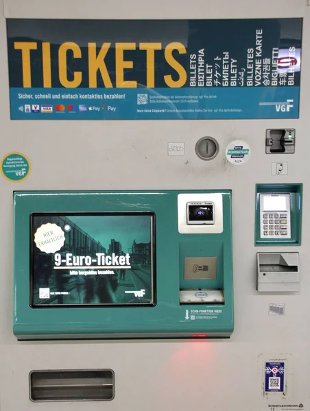 Fotos de Ticket issue machine, Imagens de Ticket issue machine sem ...