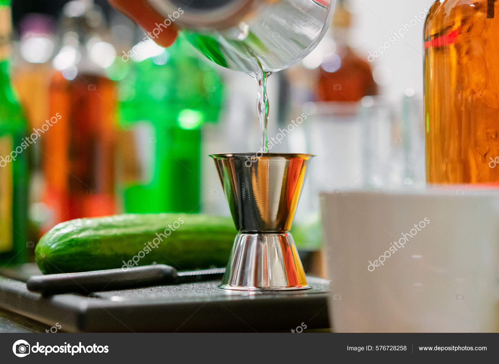 Alcohol Shaker And Measuring Cups