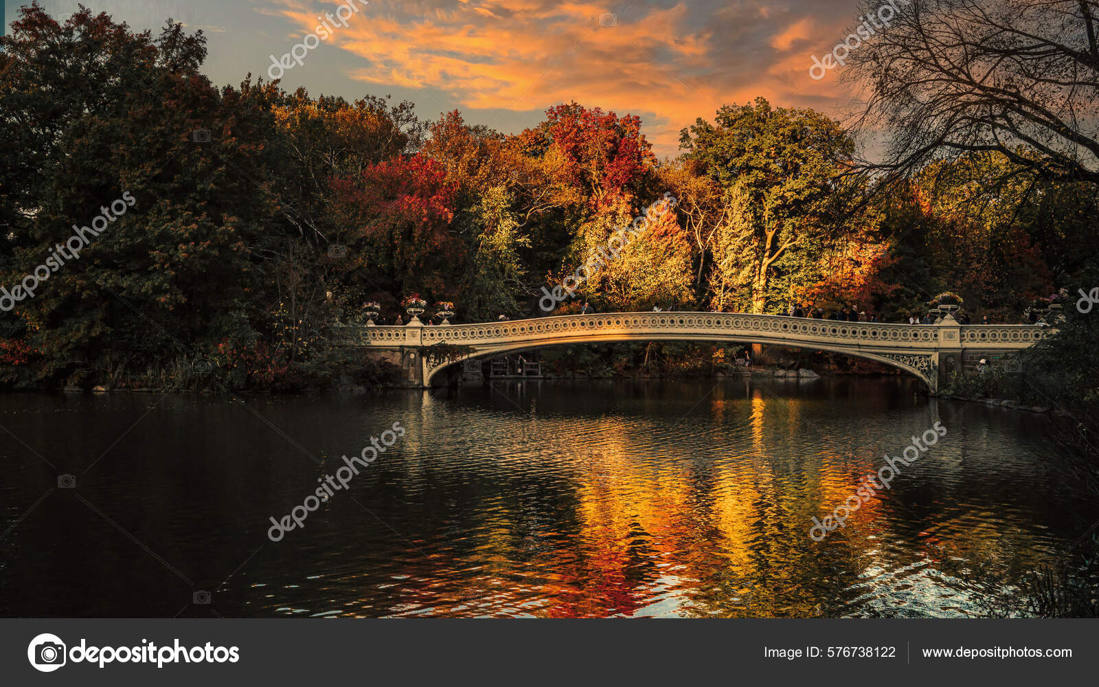 Picturesque View Bow Bridge Its Reflection Water Famous Central Park ...