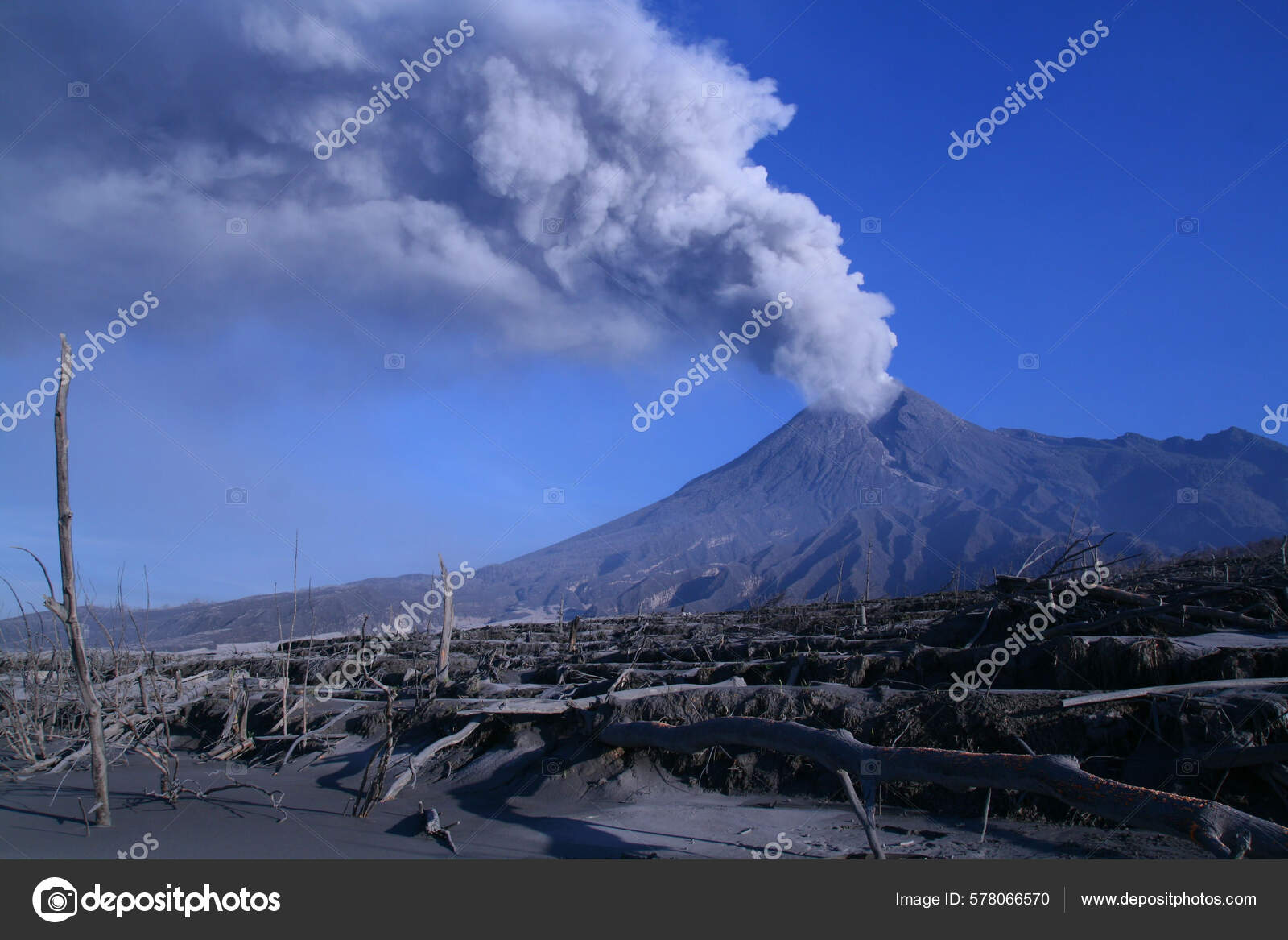 Eruption Mount Merapi Central Java Indonesia Stock Photo by ©wirestock ...