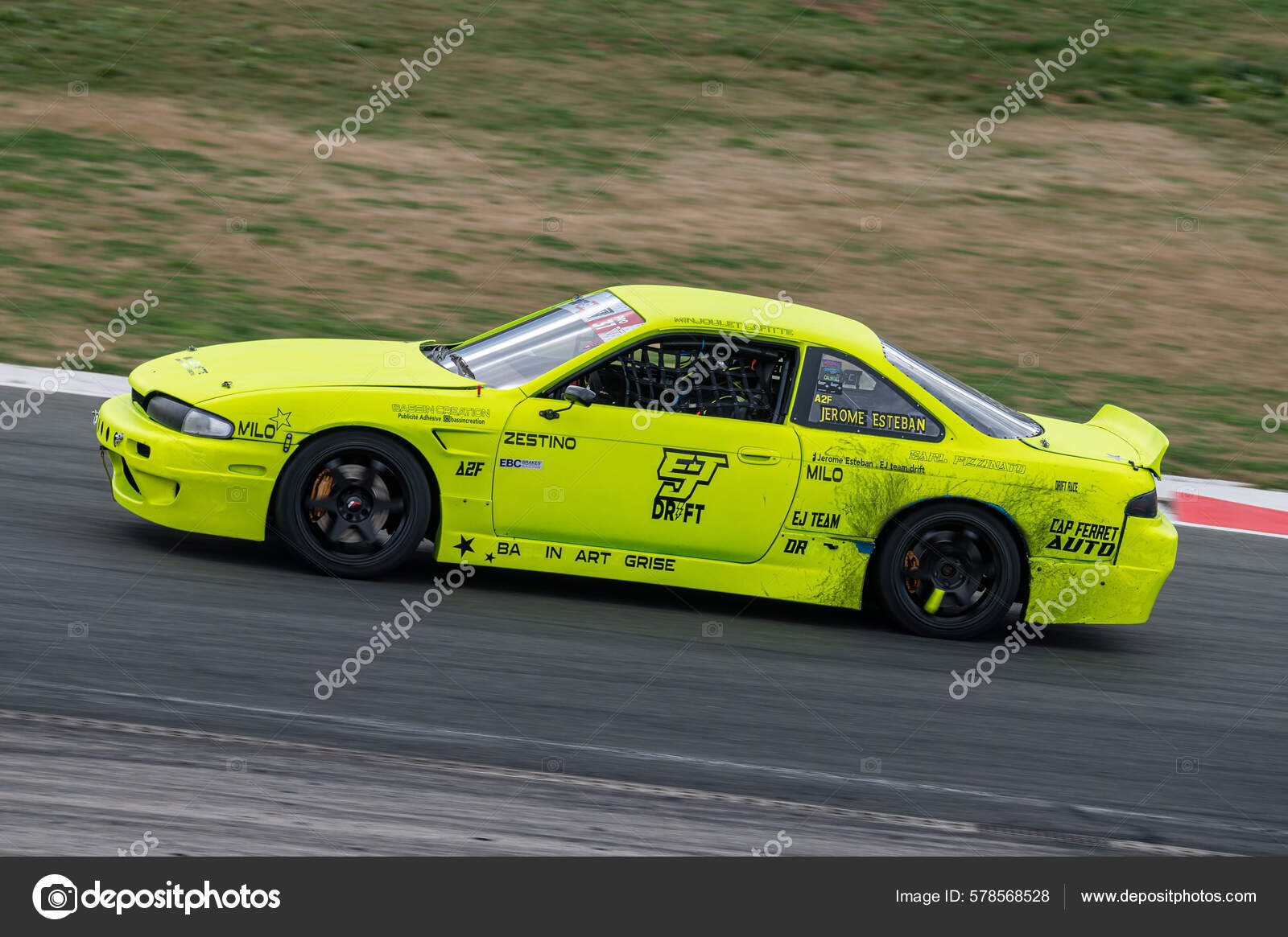 Nissan Silvia S14 Zenki Drifting
