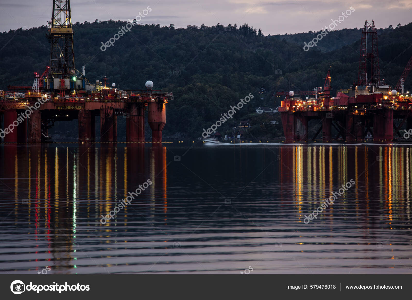Semi Submersible Drilling Rigs Byford Dolphin Oil Drilling Rigs Harbor ...